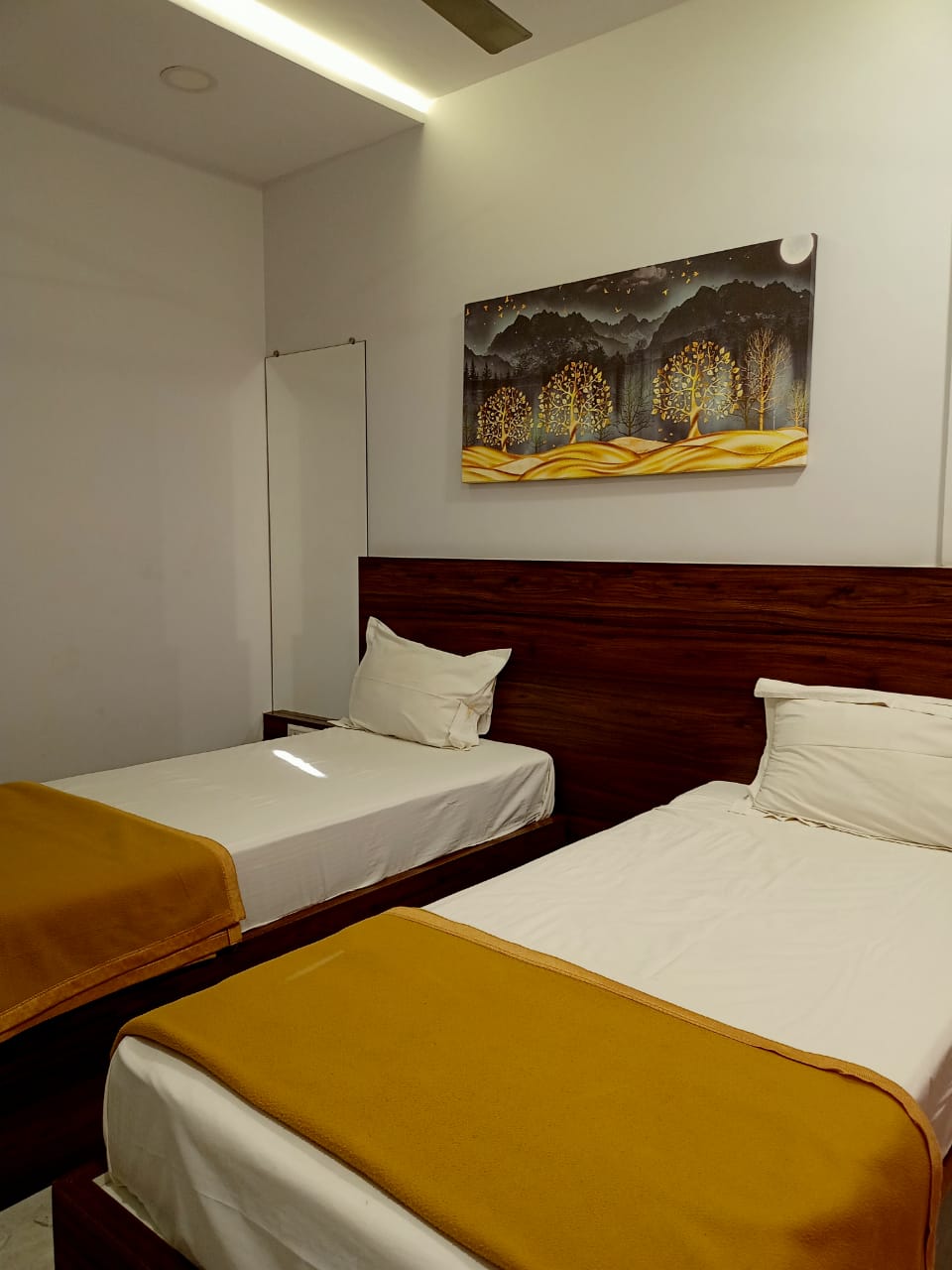 Home - Swaraj Hotel